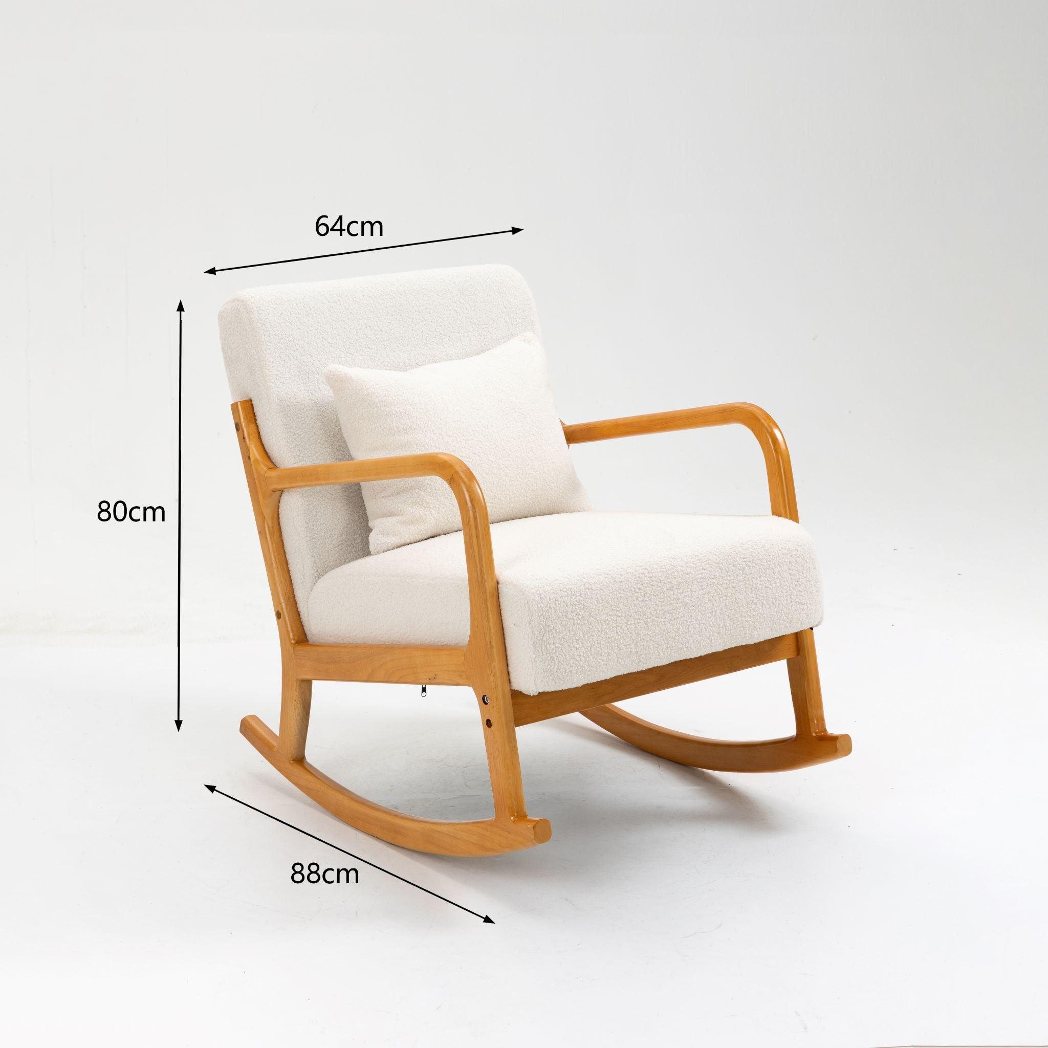 Rocking chair en bois massif et bouclettes blanches – Nordlys